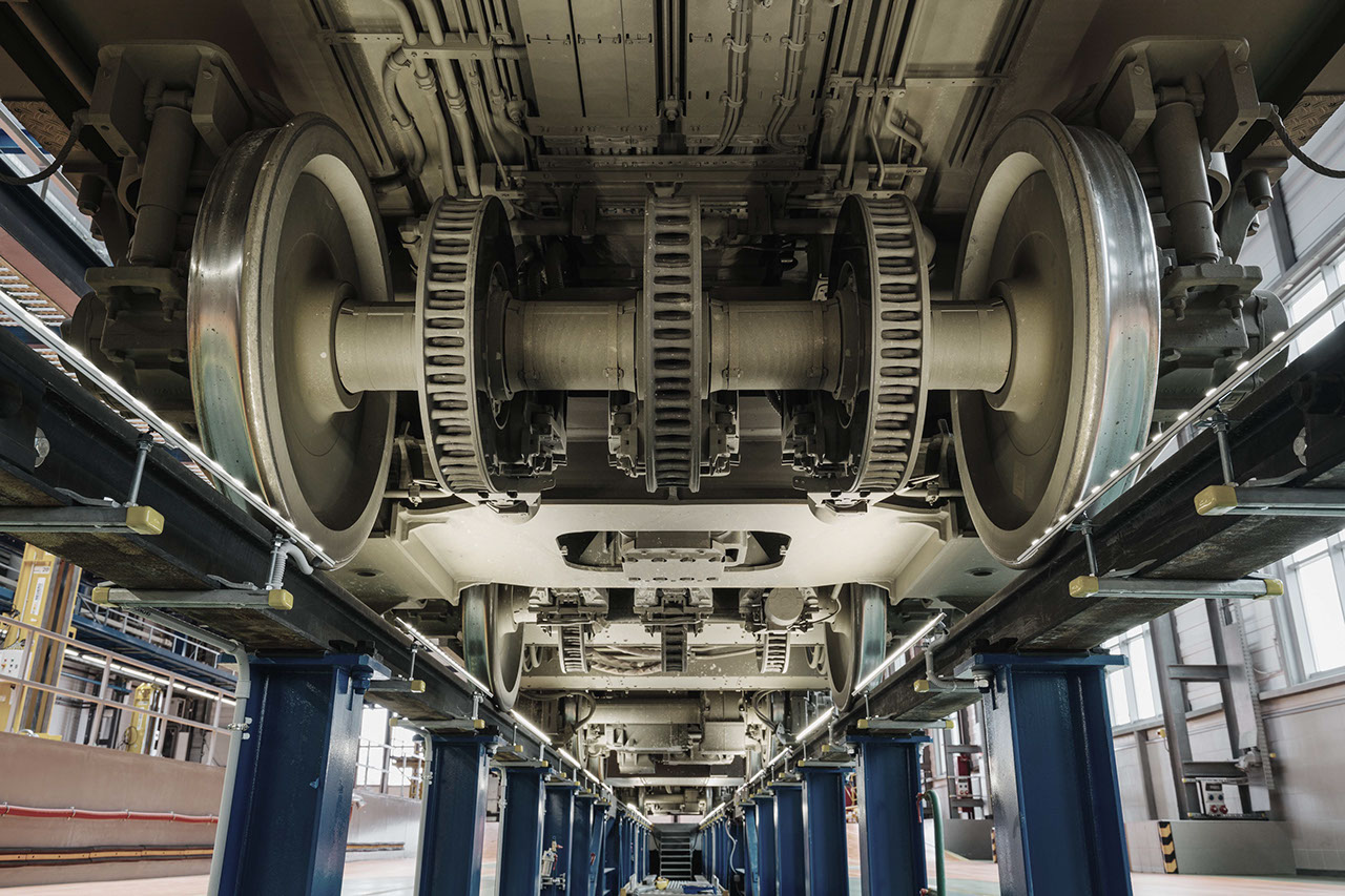 Fluid and electrical connections for the railway sector - Stäubli