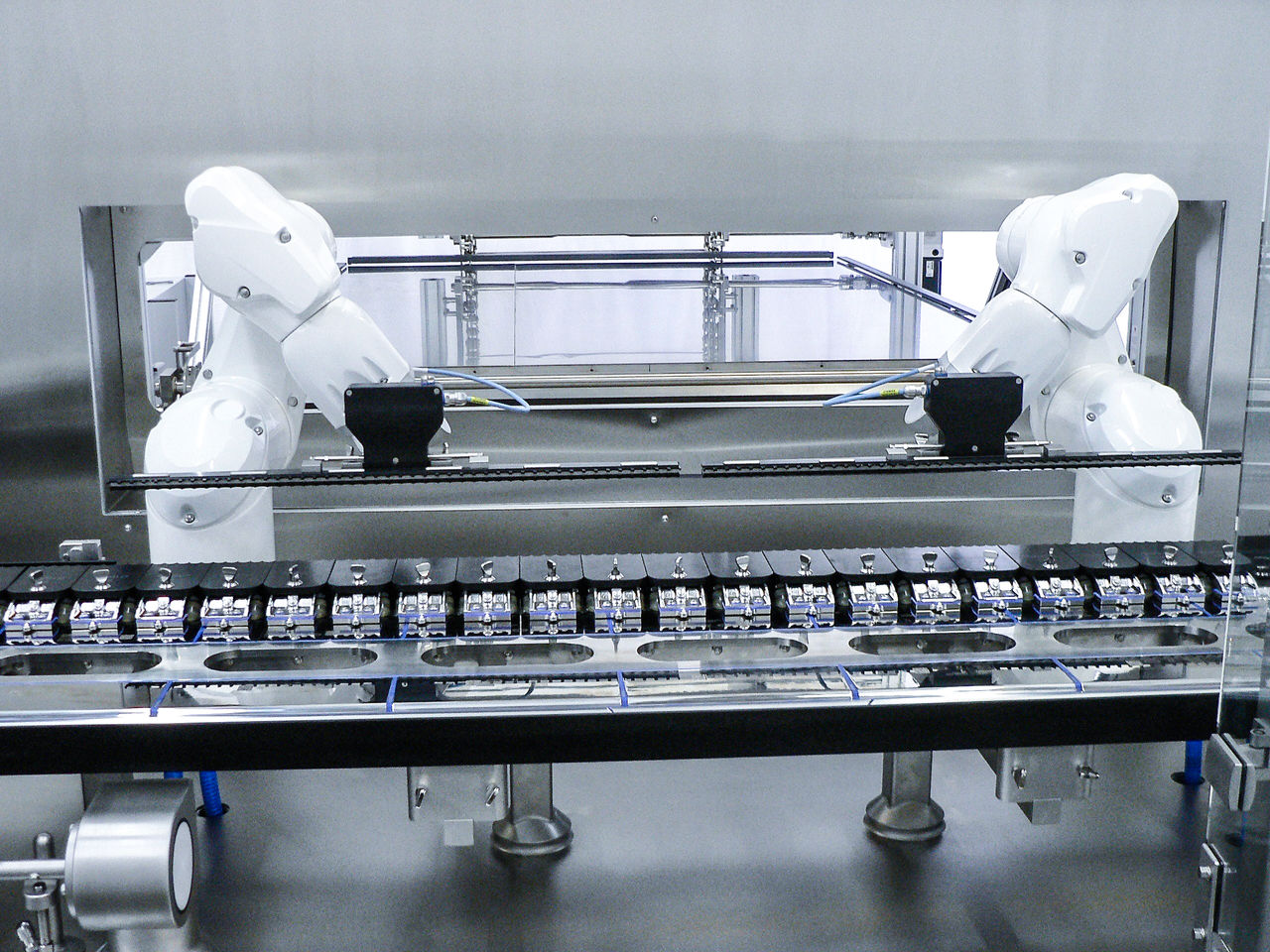 Loading and unloading of freeze dryers