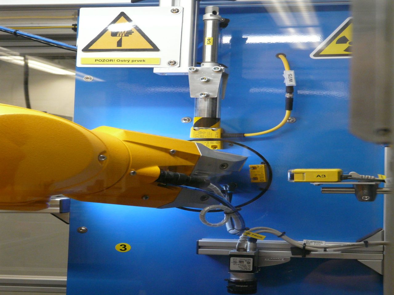 Inspecting side door latches