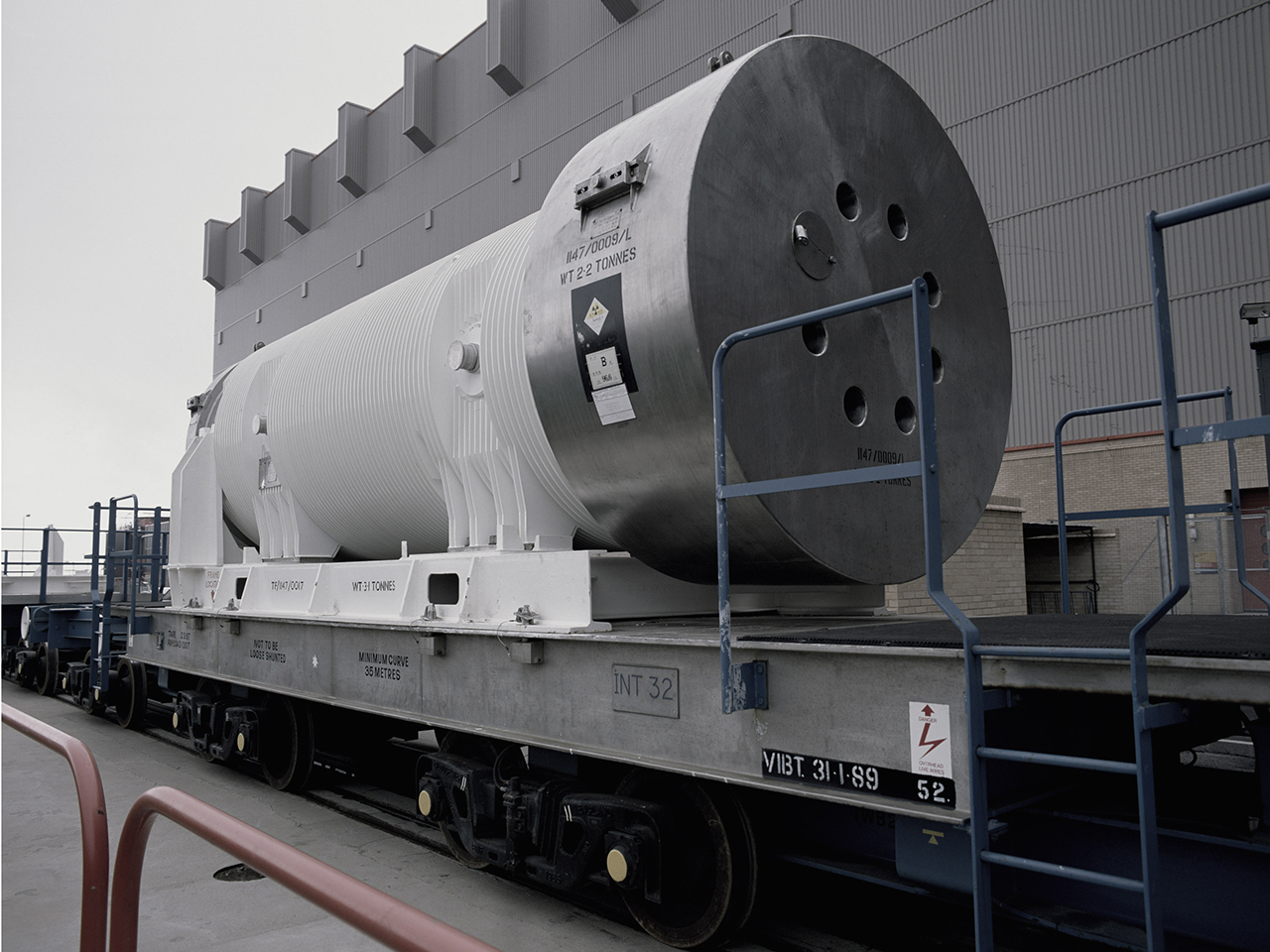 Fluid and electrical connections for nuclear applications - Stäubli