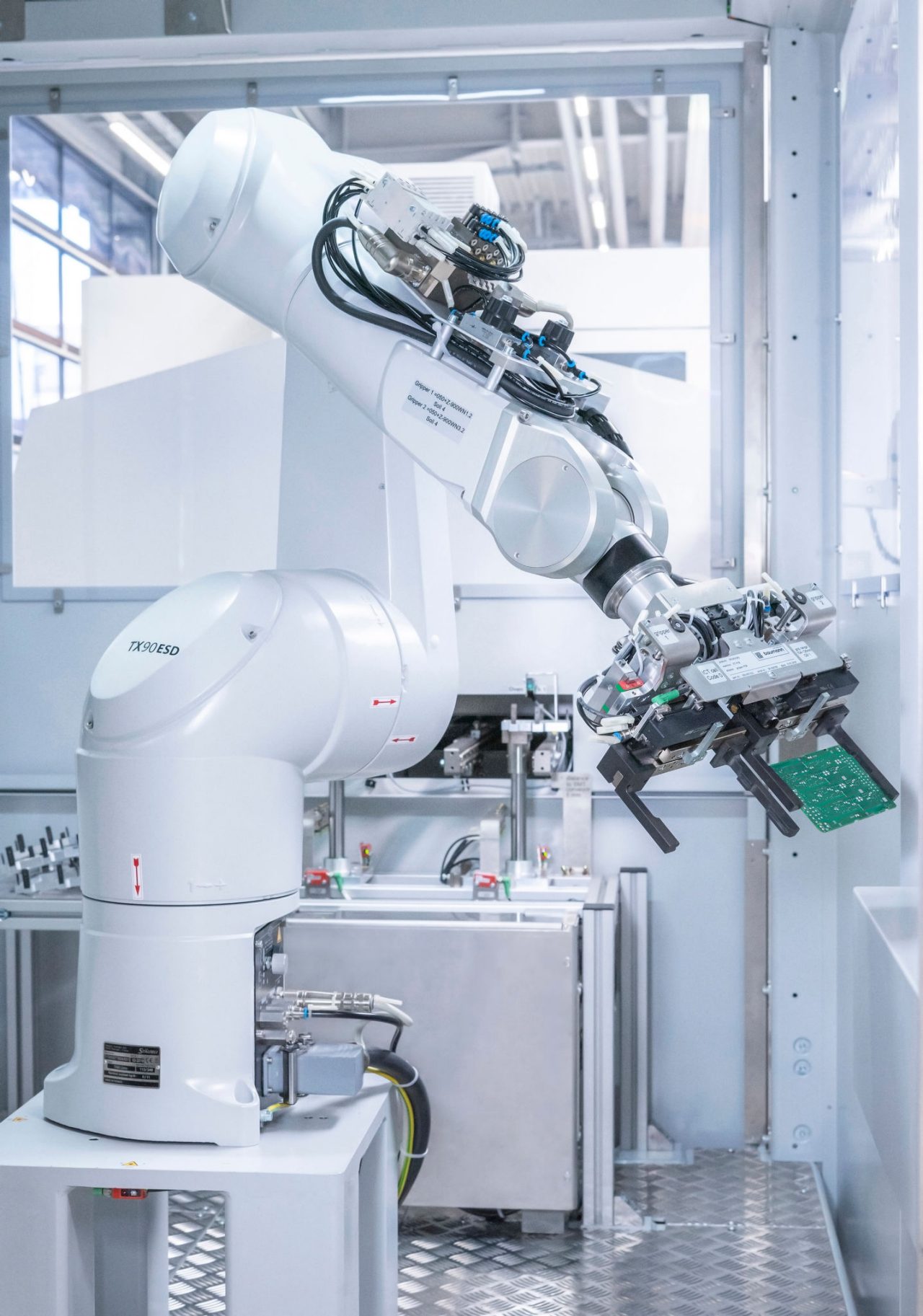 Leading robotics solutions for the entire electronics value chain